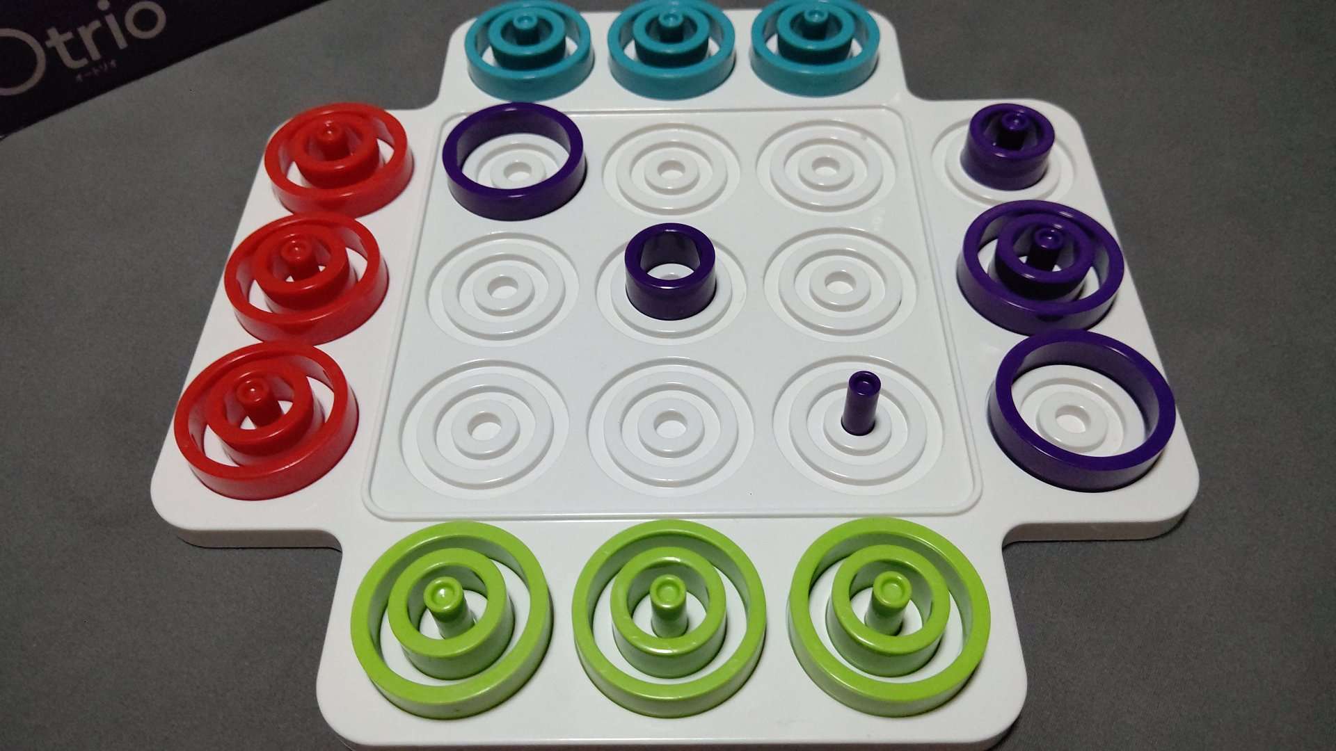 ボードゲーム「Otrio」の攻略～勝ち筋が多い選択肢を選べ - ボドゲブロ